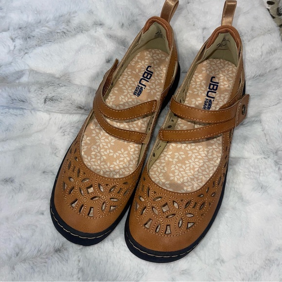 JBU | Shoes | Jbu Tan Mary Jane Shoes With Cutout Design Size 8 | Poshmark